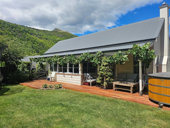 Arrowtown Family Haven | Trails, Views & Comfort - Arrowtown