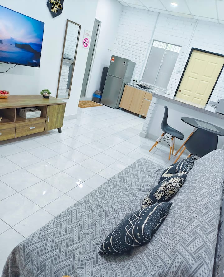 Vintage White Brick 1br Small House For 2pax - Kota Kinabalu