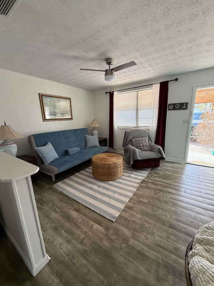 Little Blue Eleven - Steps To The Beach! - St. Augustine Beach, FL