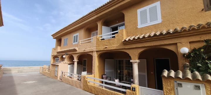 Bungalow On The Front Line Of Beach - El Palmar