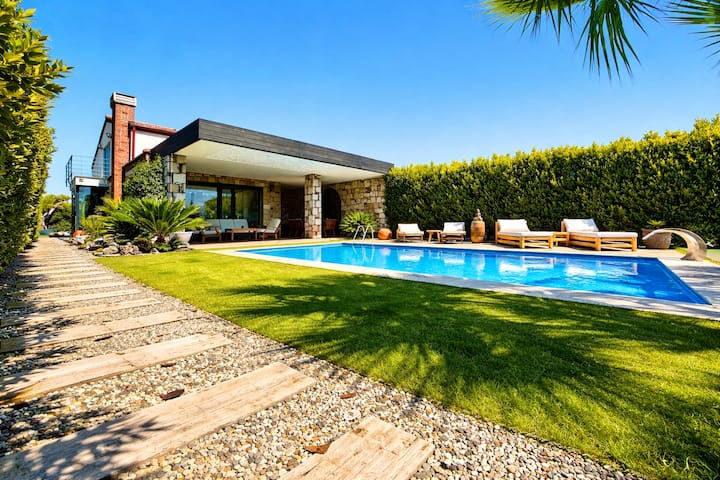 Bağyolu şöMineli&havuzlu Lüx Villa 
Merkezi ıSıtma - Seferihisar