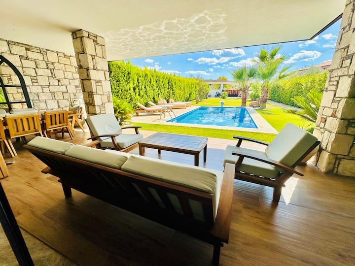 ÖZel Havuzlu,yerden Isıtmalı Taşvilla Bağyolu - Urla