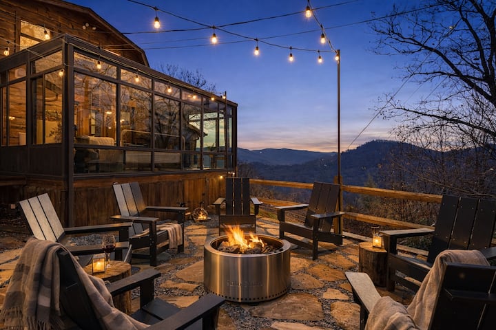 Cozy Cabin | Game Room, Views, + 5 Mins Downtown - Black Mountain, NC