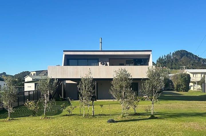 Our Happy Place Cosy Upstairs Retreat - Hahei