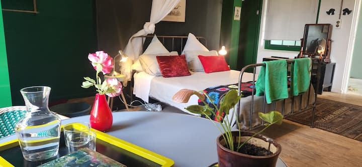 The School Farm Stay - Elephant Room - Knysna
