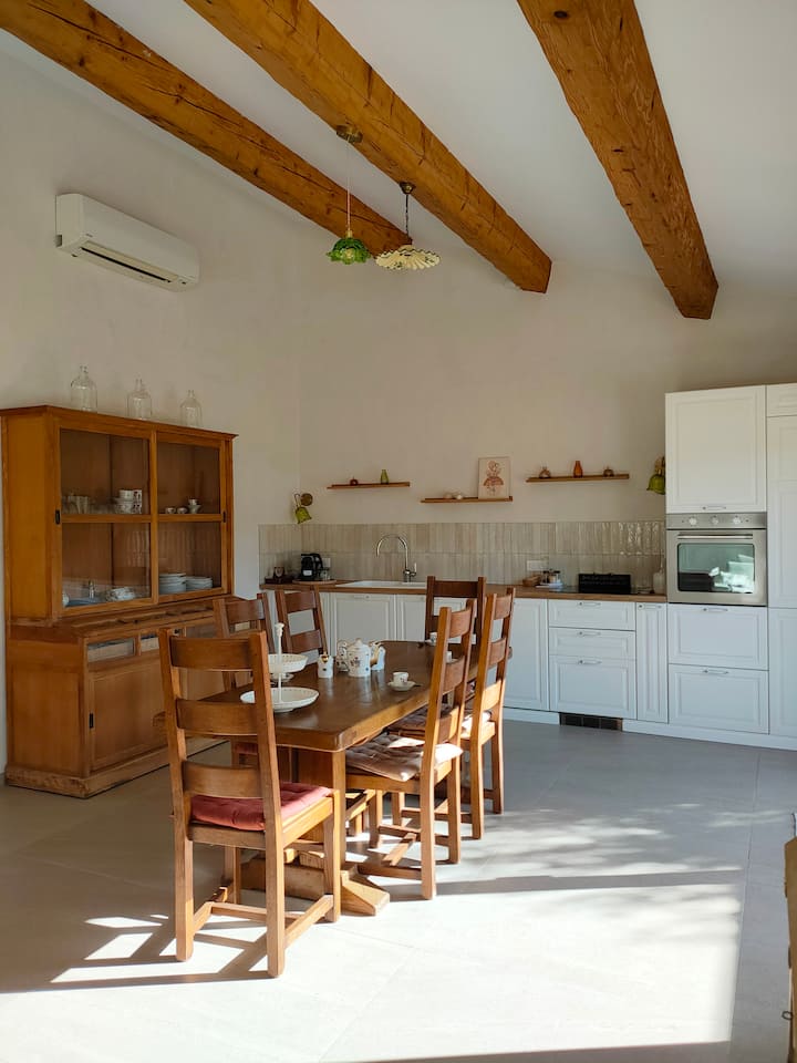 Maison En Pierre. - La Crau