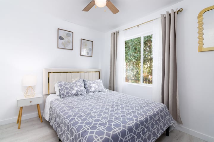 Stylish 1br Escape W/ Private Patio Walk To Cafés - San Diego, CA