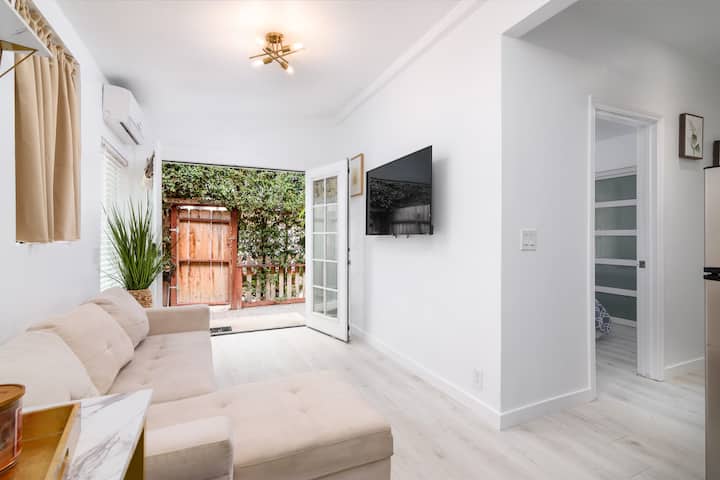 Stylish 1br Escape W/ Private Patio Walk To Cafés - Tierrasanta - San Diego
