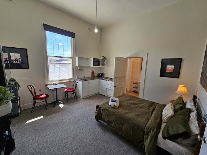 Roxburgh House Studio Apartment - Hamilton