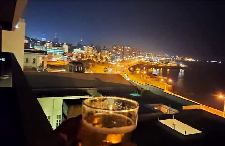 Moderno Apartamento Sobre Rambla Sur (Con Garage) - Montevideo