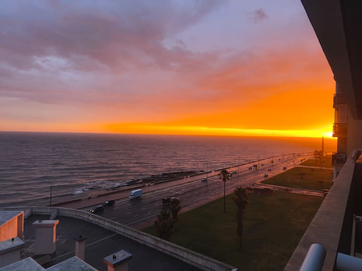 Moderno Apartamento Sobre Rambla Sur (Con Garage) - Montevideo