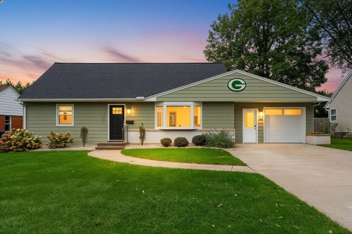 The Green House - Walking Distance To Lambeau - Green Bay, WI