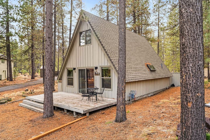 Pine & Peace A-frame - Hot Tub, Fireplace, Sharc - Sunriver, OR