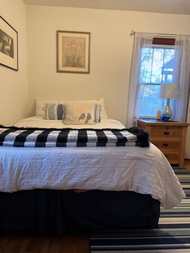 Creekside Cottage Relaxing Getaway - Hot Springs, MT