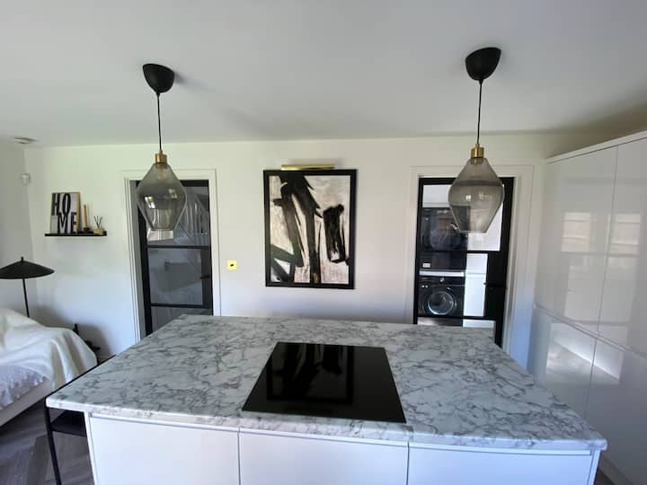 Beautifully Designed Home - Cardiff