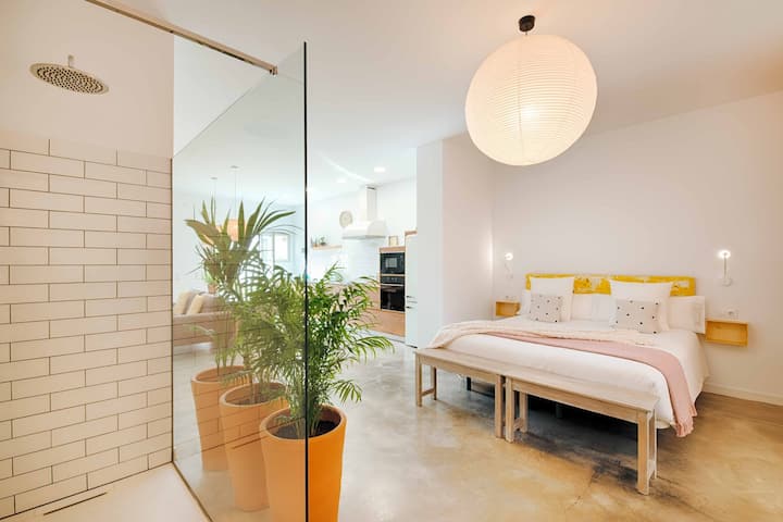 Loft Con Piscina Climatizada Privada Y Parking. - Figueras