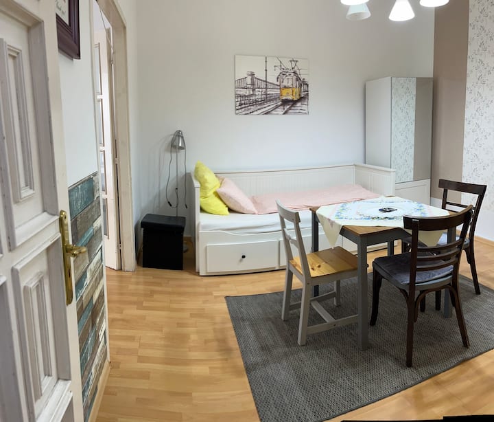 Close To Andrassy, Peaceful , 1 Room, City Center. - Budapest