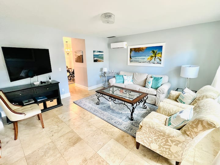 Beachside Beauty In Central Beach. - Vero Beach, FL