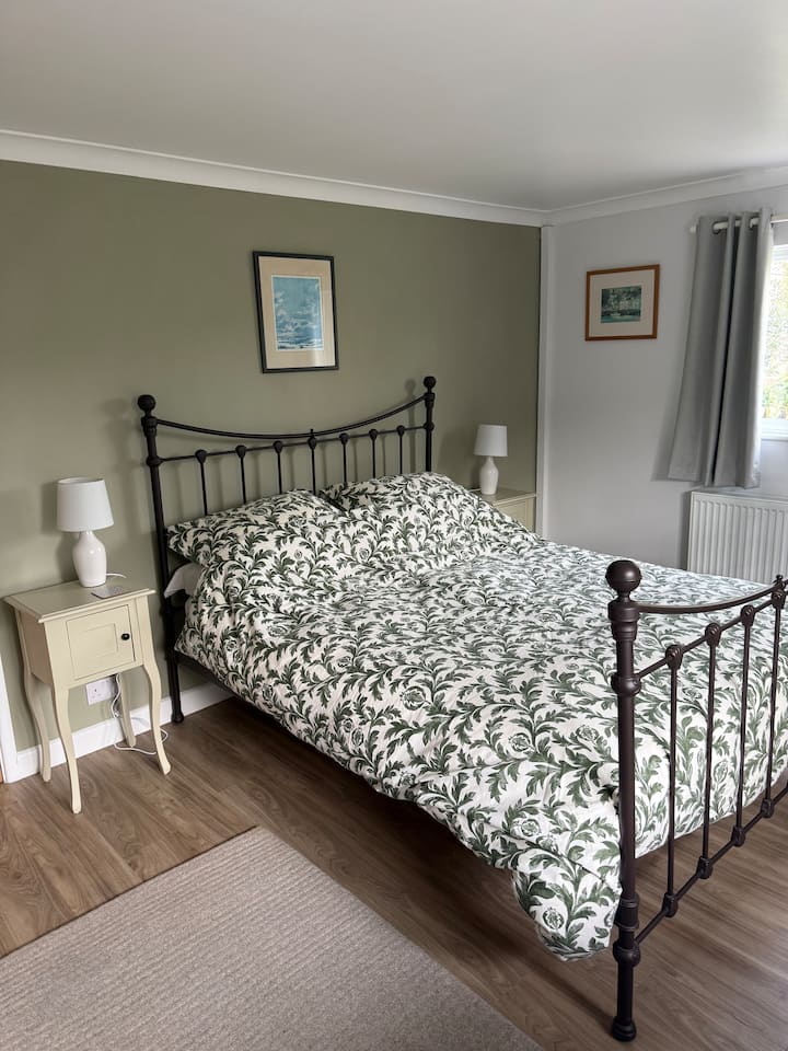 Light Contemporary Annex Within A Beautiful Garden - St Agnes