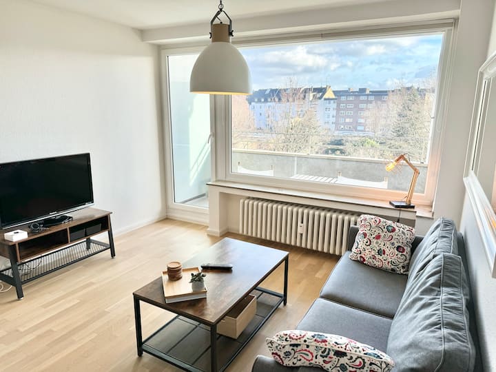 Friendly Balcony Apartment Full Of Light - Düsseldorf