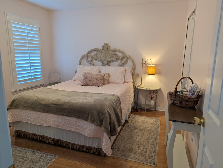 Queen Bed & Bath Near Lakepoint & Hospital. - Cartersville, GA
