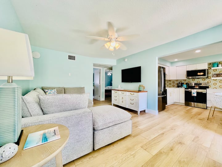 Walk 2beach-no Car Needed-recently Remodeled! Mcb - Splash Harbour Water Park, Indian Rocks Beach