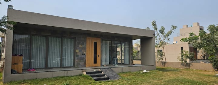Beautiful 3-bedroom Villa With Gazebo For Stay - Ahmedabad