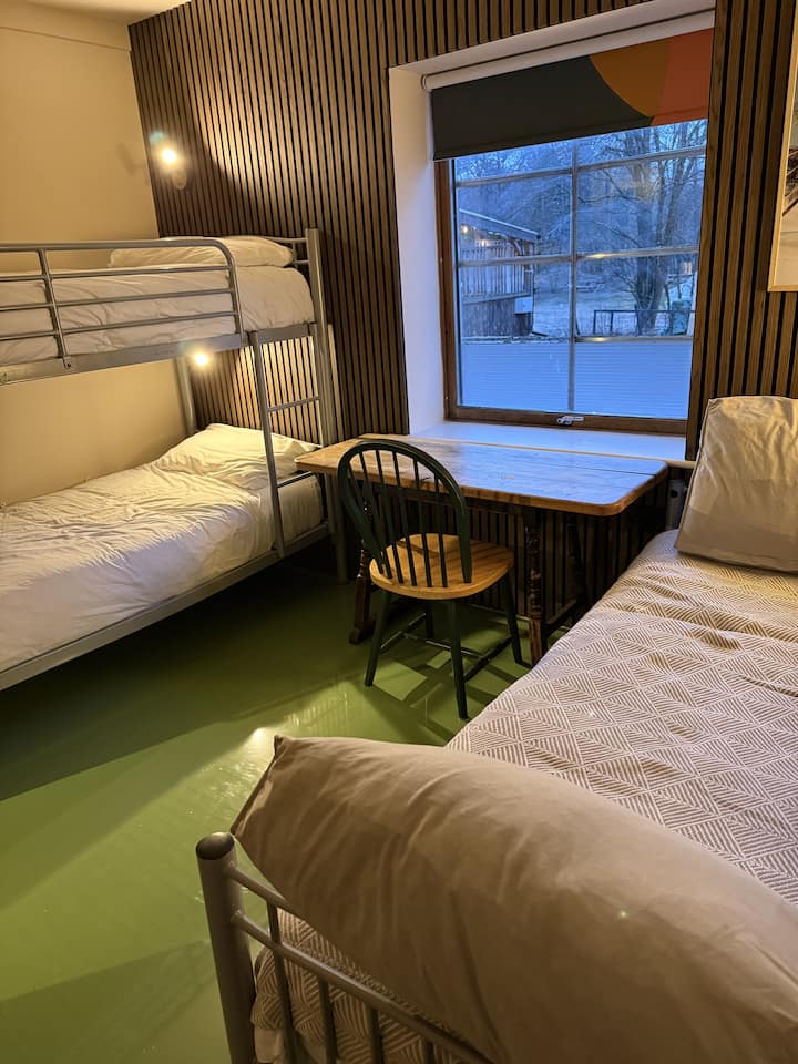 The Old Bridge Bunkhouse Private Room No.2 - Boat of Garten