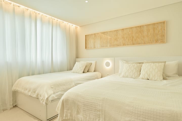 [Fully Renovated] Hongik Stn Exit 6 Is 3 Minutes. - South Korea