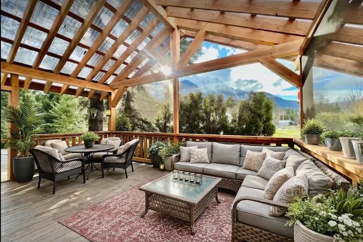 Family Cabin W/hottub & View; Dogs Welcome
