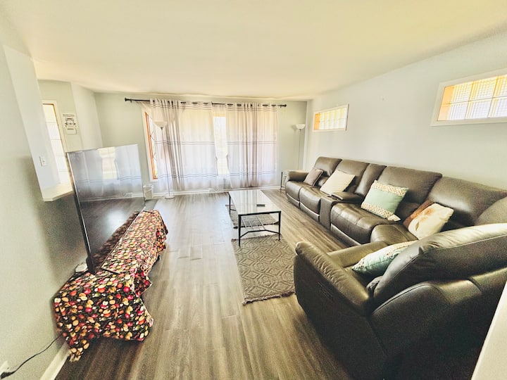 Classic Home Spacious 5 Beds 2 Baths Navy Casino - North Chicago, IL