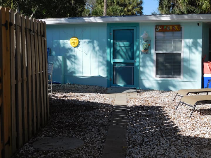 Surf Shack- Walk To Village/boat Dock Included - Siesta Key, FL