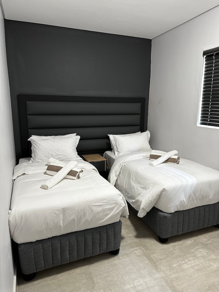 Large 2 Bedroom Luxury Apartment In Durban North - Durban North