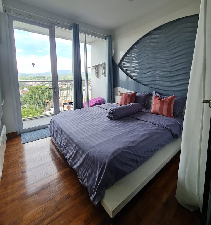 Family Friendly Dago Suites Apartment - Bandung