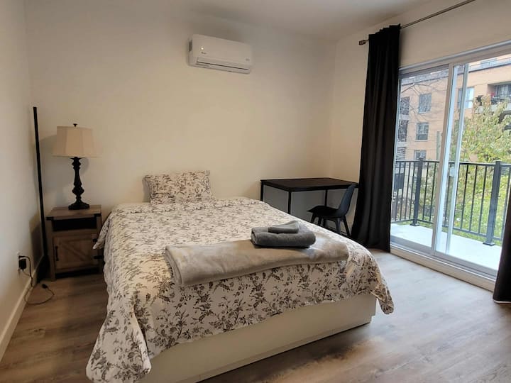 Private Room Near Olympic Stadium - Montréal, QC