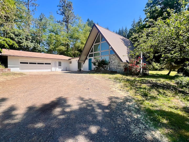 Spacious Farmhouse In Wine Country - King Estate Winery, Eugene