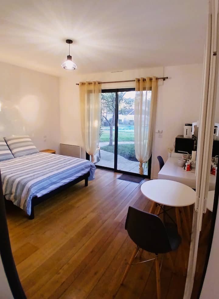 Studio Attenant Maison :Parking, Jardin, Baignoire - Solaize