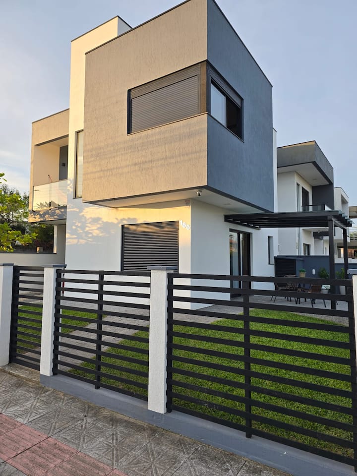 Casa Nova A 400m Do Mar E Proximo Ao Centro - Garopaba