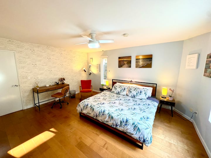 Large And Sunny Private Bedroom And Bathroom - Los Ángeles, CA