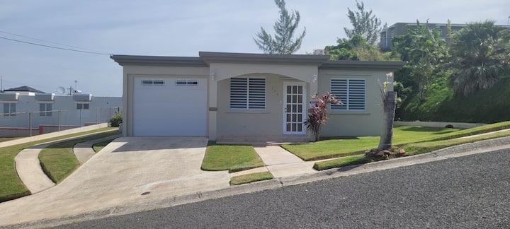 Western Hillside Cozy House - Aguadilla
