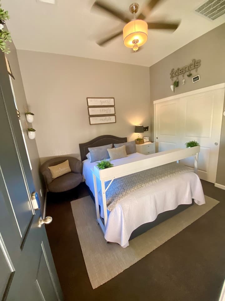 Cozy Private Casita In Gated Community Queen Bed - Bakersfield, CA