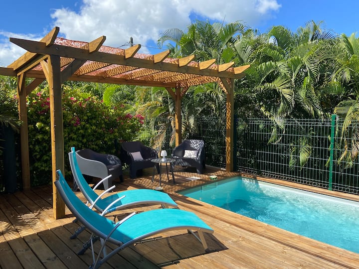 Bungalow Avec Piscine Privative Et Réserve D’eau. - Guadeloupe