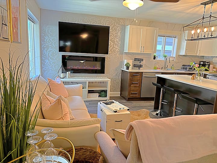 2 Bedroom Lux Farmhouse Suite - Bear Mtn Victoria - Langford