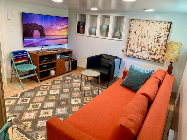 Retro Suite In An Artist's House - Vancouver