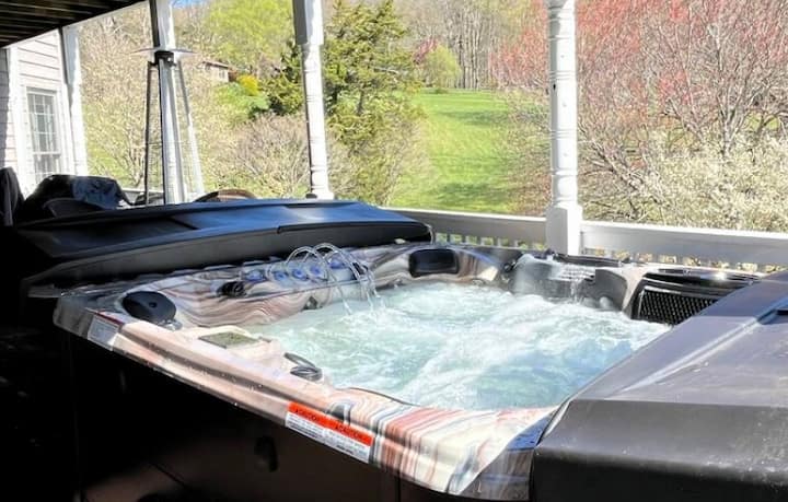 Asheville Four Seasons Private Hot Tub & Dry Sauna - Weaverville, NC