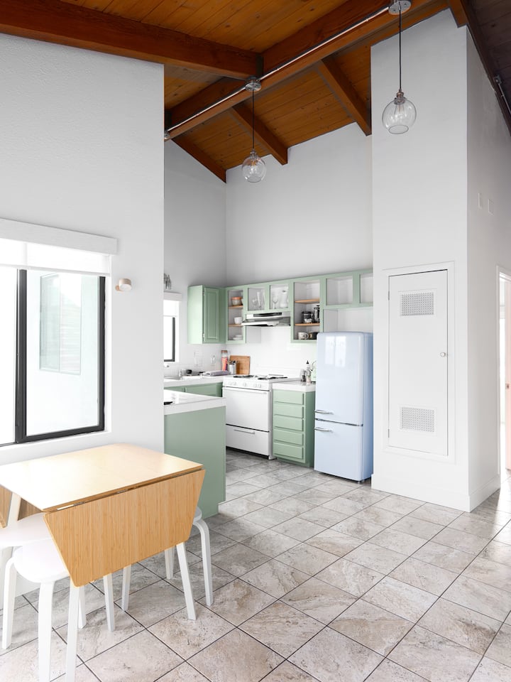 Casita In The Sky - 2nd Floor Apt. W/ac - Long Beach, CA