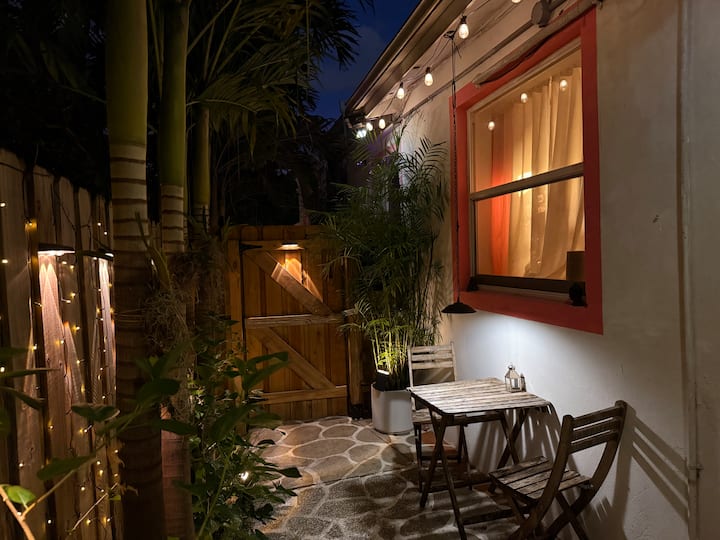 Peaceful Pv. 1 Bedroom Apt In A Tropical Oasis - Miami, FL