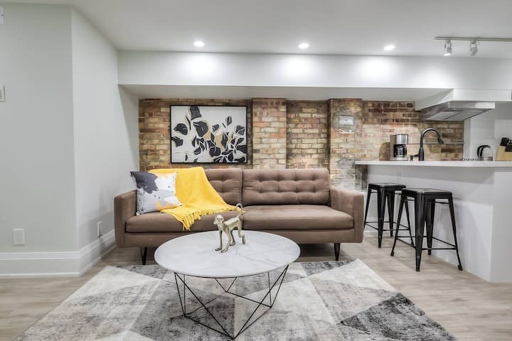 Snazzy 2br Suite Near Dundas Square - Toronto
