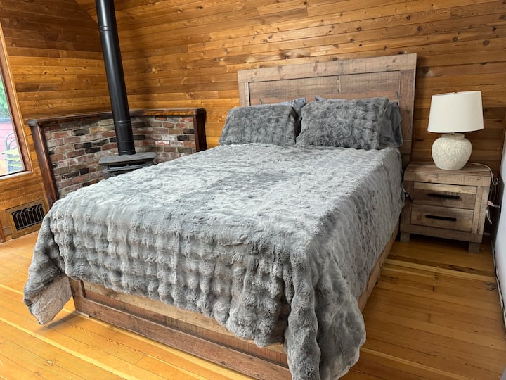 Lovely 2-floor Heritage Cottage With Loft - Vancouver