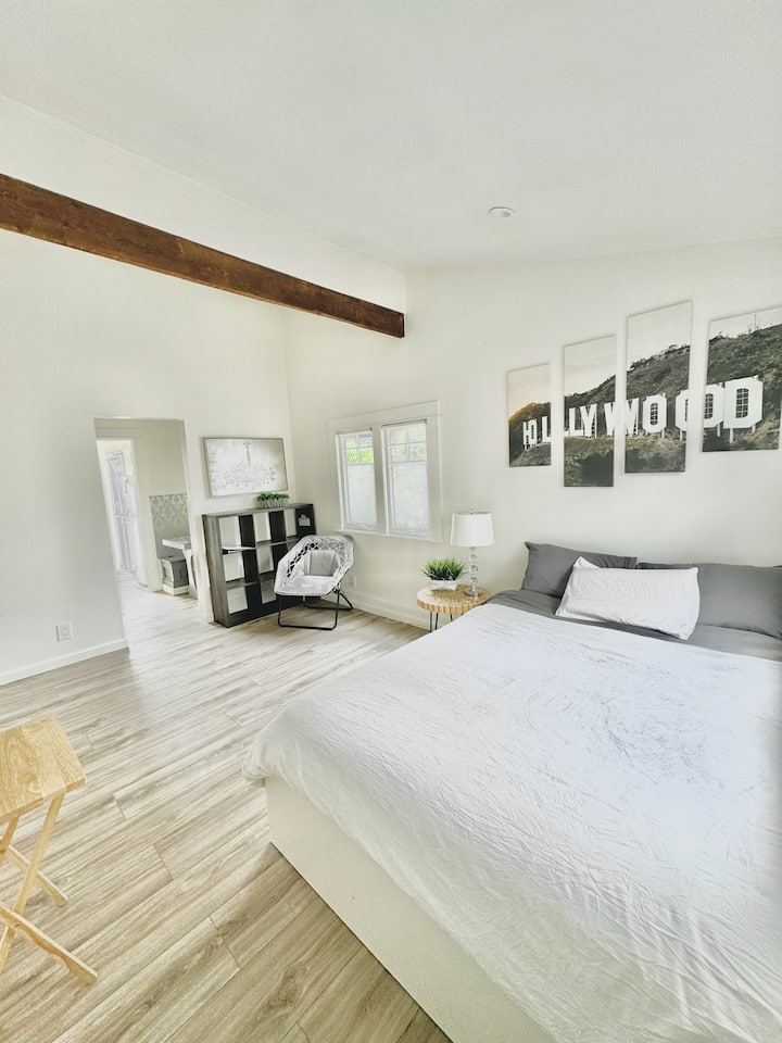Heart Of Hollywood Guesthouse-best Location - Hollywood, CA